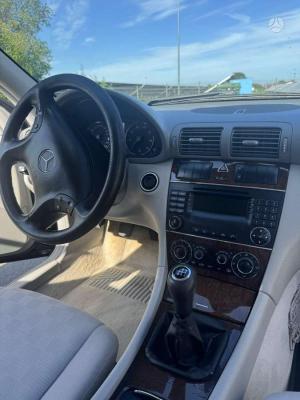 Melns Mercedes-Benz C 180 2007 Šilutė, ar dzinēja tilpumu 1.80 L un nobraukumu 300 tūkst. km par 1500 €, foto 10 vietnē AUTOMOTO.COM.LV