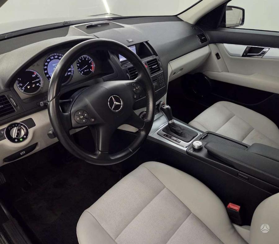 Melns Mercedes-Benz C 180 2008 Marijampole, ar dzinēja tilpumu 1.80 L un nobraukumu 203 tūkst. km par 5450 €, foto 2 vietnē AUTOMOTO.COM.LV