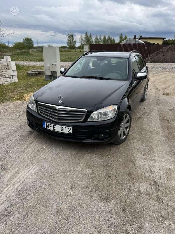 Black Mercedes-Benz C 180 2008 in Klaipeda, with an engine capacity of 1.80 L and mileage of 399 thousand km for 2850 €, photo 1 on AUTOMOTO.COM.LV