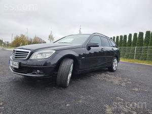 Black Mercedes-Benz C 180 2009 in Jelgava, with an engine capacity of 1.60 L and mileage of 245 thousand km for 2950 €, photo 4 on AUTOMOTO.COM.LV