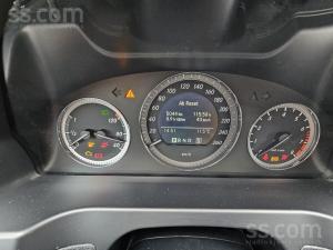 Black Mercedes-Benz C 180 2009 in Jelgava, with an engine capacity of 1.60 L and mileage of 245 thousand km for 2950 €, photo 7 on AUTOMOTO.COM.LV
