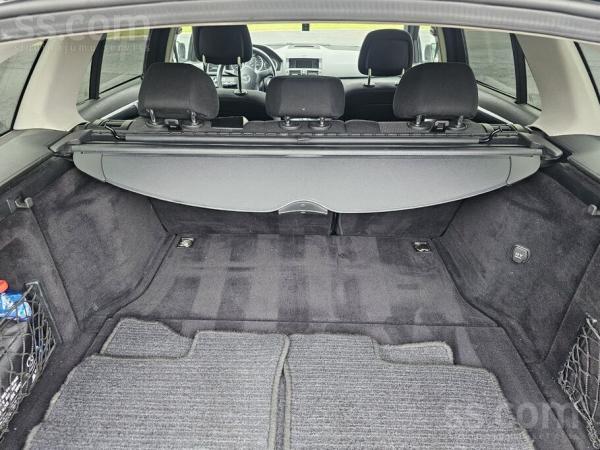 Black Mercedes-Benz C 180 2009 in Jelgava, with an engine capacity of 1.60 L and mileage of 245 thousand km for 2950 €, photo 8 on AUTOMOTO.COM.LV