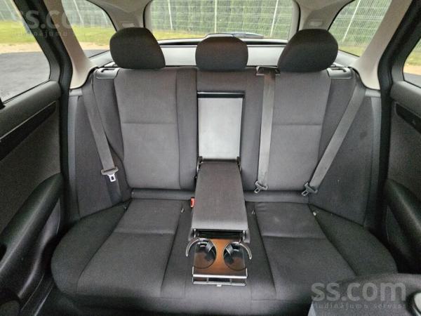 Black Mercedes-Benz C 180 2009 in Jelgava, with an engine capacity of 1.60 L and mileage of 245 thousand km for 2950 €, photo 9 on AUTOMOTO.COM.LV