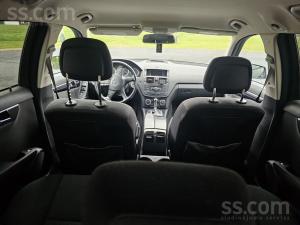 Black Mercedes-Benz C 180 2009 in Jelgava, with an engine capacity of 1.60 L and mileage of 245 thousand km for 2950 €, photo 11 on AUTOMOTO.COM.LV