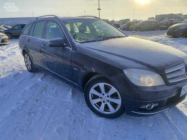Black Mercedes-Benz C 180 2010 in Marijampole, with an engine capacity of 1.80 L and mileage of 228 thousand km for 4250 €, photo 2 on AUTOMOTO.COM.LV