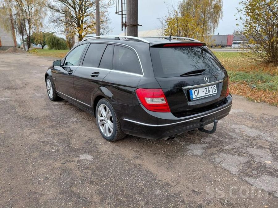 Black Mercedes-Benz C 180 2011 in Talsi, with an engine capacity of 2.20 L and mileage of 255 thousand km for 7600 €, photo 6 on AUTOMOTO.COM.LV