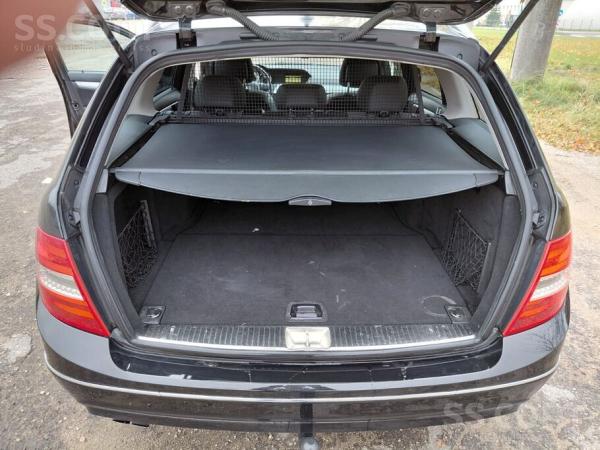 Black Mercedes-Benz C 180 2011 in Talsi, with an engine capacity of 2.20 L and mileage of 255 thousand km for 7600 €, photo 9 on AUTOMOTO.COM.LV