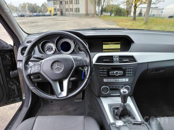 Black Mercedes-Benz C 180 2011 in Talsi, with an engine capacity of 2.20 L and mileage of 255 thousand km for 7600 €, photo 10 on AUTOMOTO.COM.LV