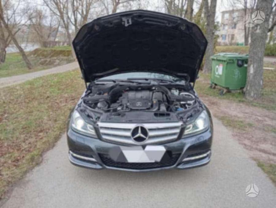 Melns Mercedes-Benz C 180 2011 Kauņa, ar dzinēja tilpumu 1.80 L un nobraukumu 310 tūkst. km par 5650 €, foto 5 vietnē AUTOMOTO.COM.LV