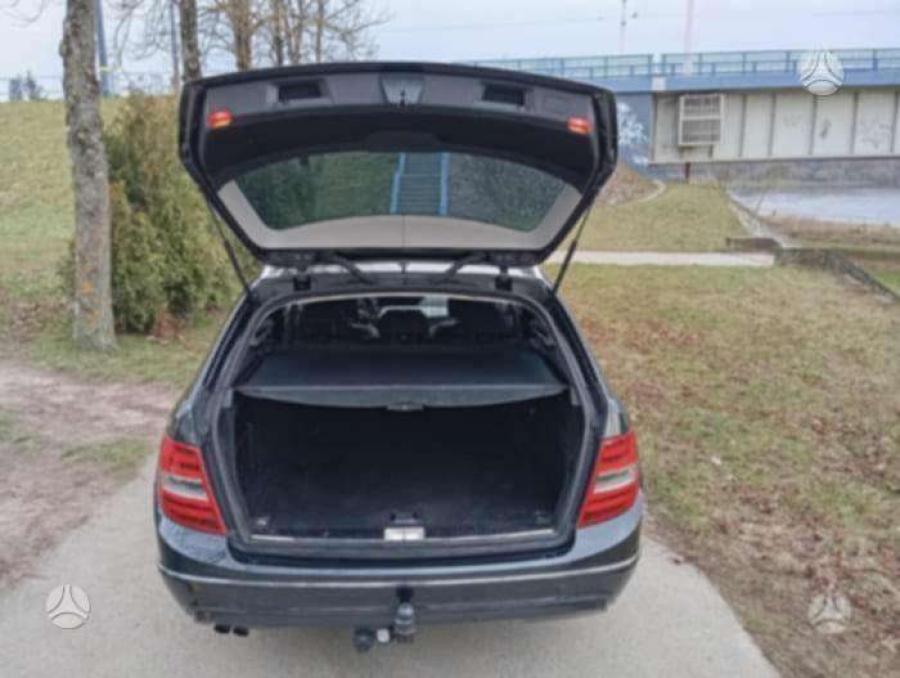 Melns Mercedes-Benz C 180 2011 Kauņa, ar dzinēja tilpumu 1.80 L un nobraukumu 310 tūkst. km par 5650 €, foto 10 vietnē AUTOMOTO.COM.LV