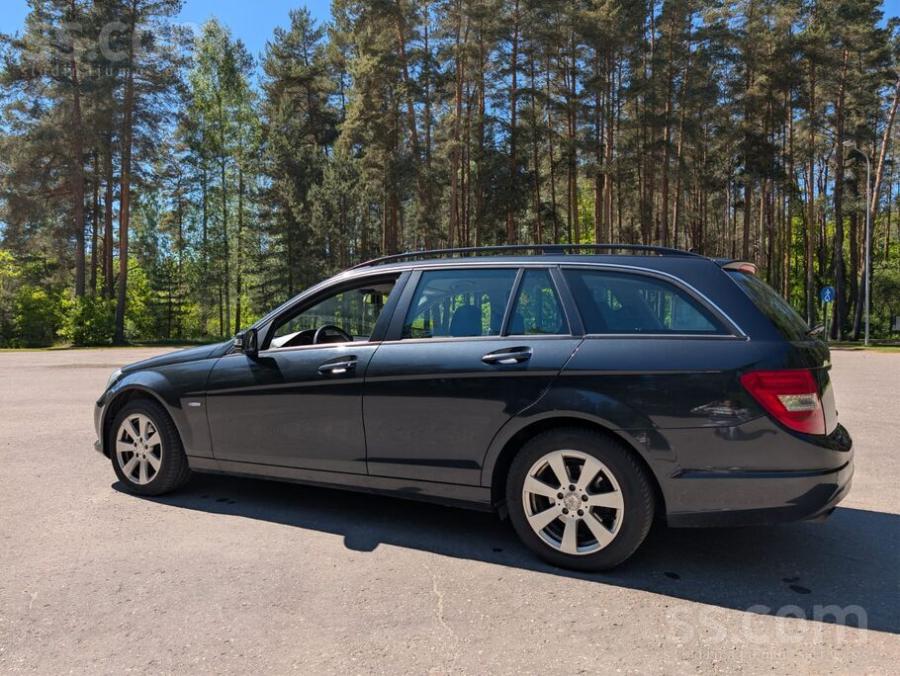 Black Mercedes-Benz C 180 2011 in Riga, with an engine capacity of 2.20 L and mileage of 372 thousand km for 5500 €, photo 5 on AUTOMOTO.COM.LV