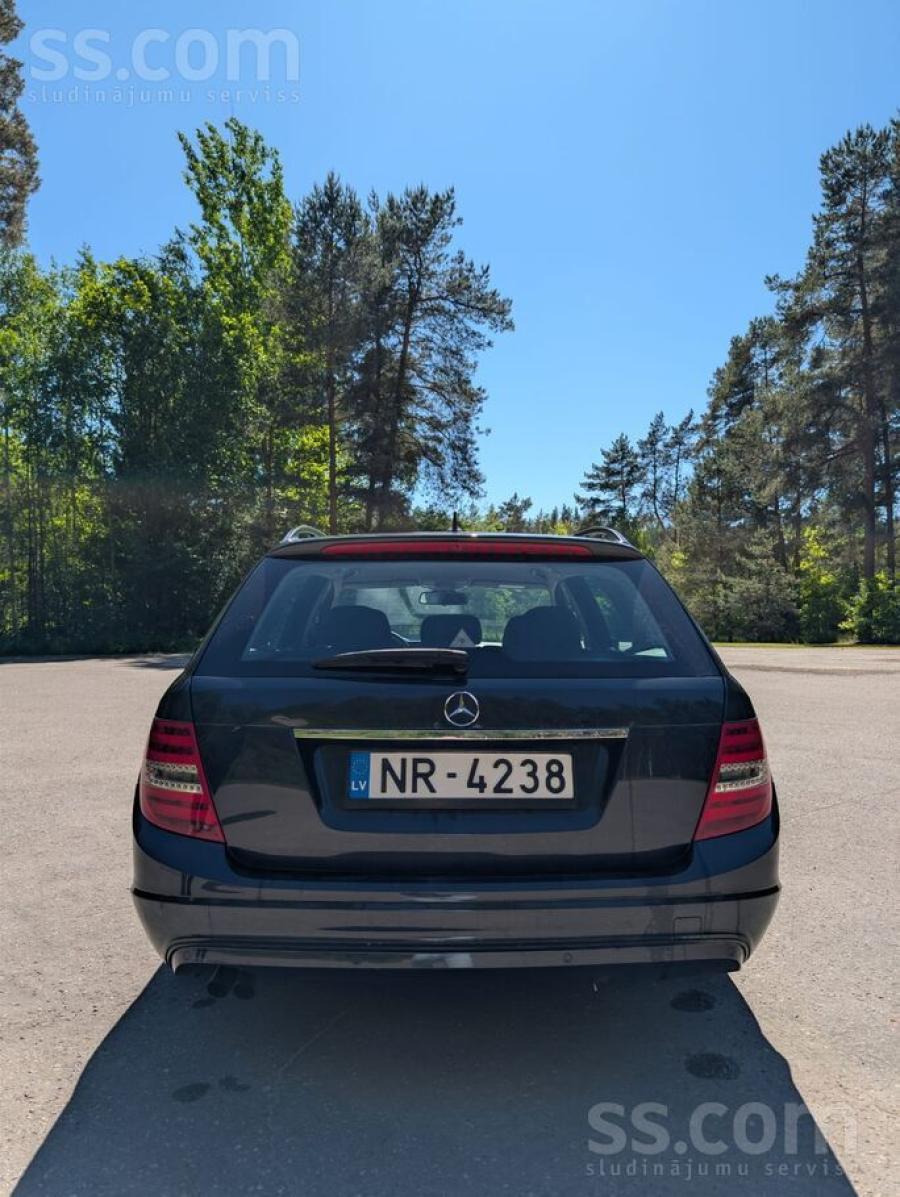 Black Mercedes-Benz C 180 2011 in Riga, with an engine capacity of 2.20 L and mileage of 372 thousand km for 5500 €, photo 7 on AUTOMOTO.COM.LV