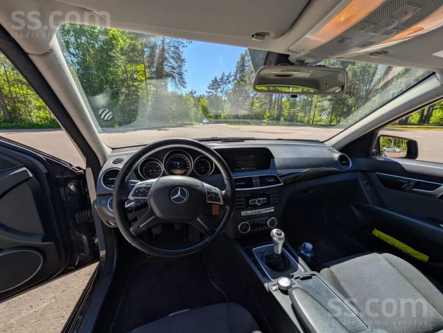 Black Mercedes-Benz C 180 2011 in Riga, with an engine capacity of 2.20 L and mileage of 372 thousand km for 5500 €, photo 9 on AUTOMOTO.COM.LV