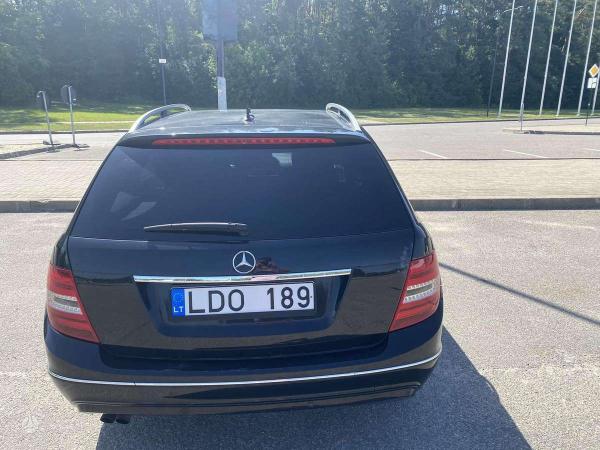 Melns Mercedes-Benz C 180 2011 Viļņa, ar dzinēja tilpumu 2.14 L un nobraukumu 481 tūkst. km par 3700 €, foto 4 vietnē AUTOMOTO.COM.LV