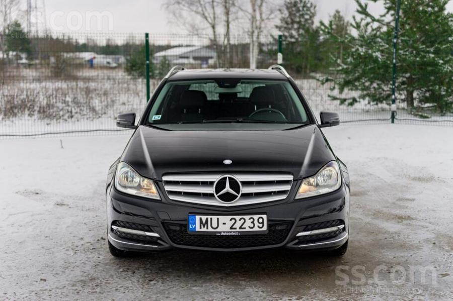 Black Mercedes-Benz C 180 2012 in Riga, with an engine capacity of 2.20 L and mileage of 0 thousand km for 8590 €, photo 2 on AUTOMOTO.COM.LV