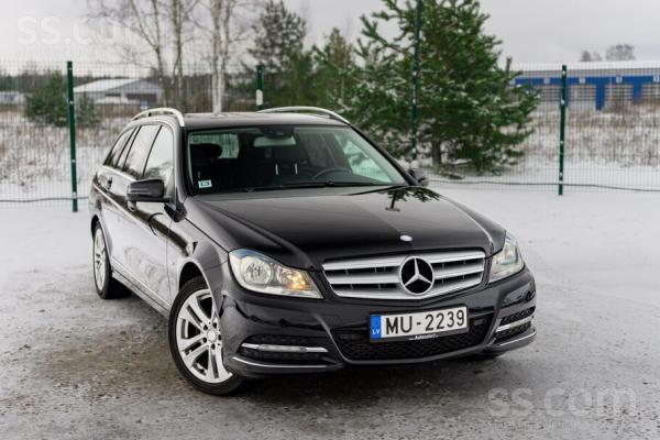 Black Mercedes-Benz C 180 2012 in Riga, with an engine capacity of 2.20 L and mileage of 0 thousand km for 8590 €, photo 3 on AUTOMOTO.COM.LV