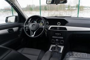 Black Mercedes-Benz C 180 2012 in Riga, with an engine capacity of 2.20 L and mileage of 0 thousand km for 8590 €, photo 11 on AUTOMOTO.COM.LV
