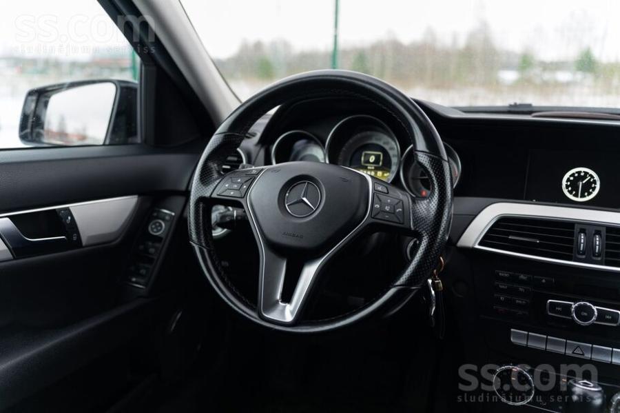 Black Mercedes-Benz C 180 2012 in Riga, with an engine capacity of 2.20 L and mileage of 0 thousand km for 8590 €, photo 12 on AUTOMOTO.COM.LV