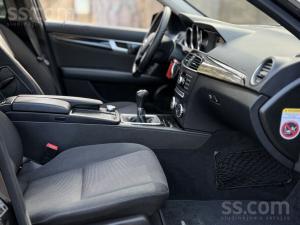 Melns Mercedes-Benz C 180 2012 Jūrmala, ar dzinēja tilpumu 2.20 L un nobraukumu 0 tūkst. km par 5890 €, foto 42 vietnē AUTOMOTO.COM.LV