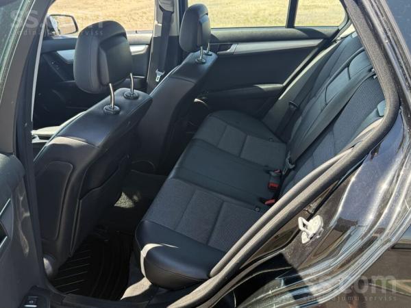 Melns Mercedes-Benz C 180 2012 Liepāja, ar dzinēja tilpumu 1.80 L un nobraukumu 160 tūkst. km par 7400 €, foto 10 vietnē AUTOMOTO.COM.LV