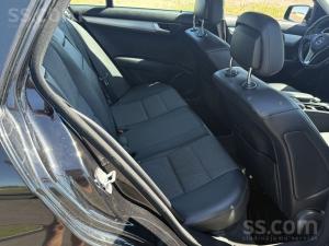 Melns Mercedes-Benz C 180 2012 Liepāja, ar dzinēja tilpumu 1.80 L un nobraukumu 160 tūkst. km par 7400 €, foto 12 vietnē AUTOMOTO.COM.LV