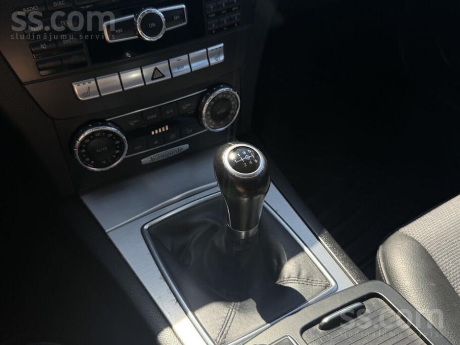 Melns Mercedes-Benz C 180 2012 Liepāja, ar dzinēja tilpumu 1.80 L un nobraukumu 160 tūkst. km par 7400 €, foto 26 vietnē AUTOMOTO.COM.LV