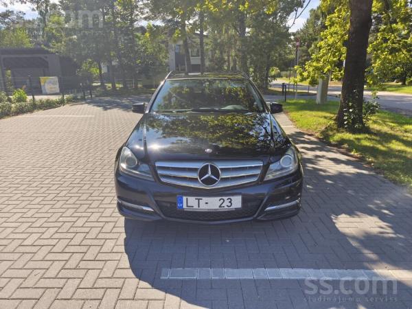 Black Mercedes-Benz C 180 2012 in Riga, with an engine capacity of 2.20 L and mileage of 361 thousand km for 6700 €, photo 2 on AUTOMOTO.COM.LV