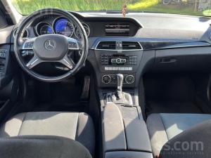 Black Mercedes-Benz C 180 2012 in Dobele, with an engine capacity of 2.10 L and mileage of 247 thousand km for 5259 €, photo 4 on AUTOMOTO.COM.LV