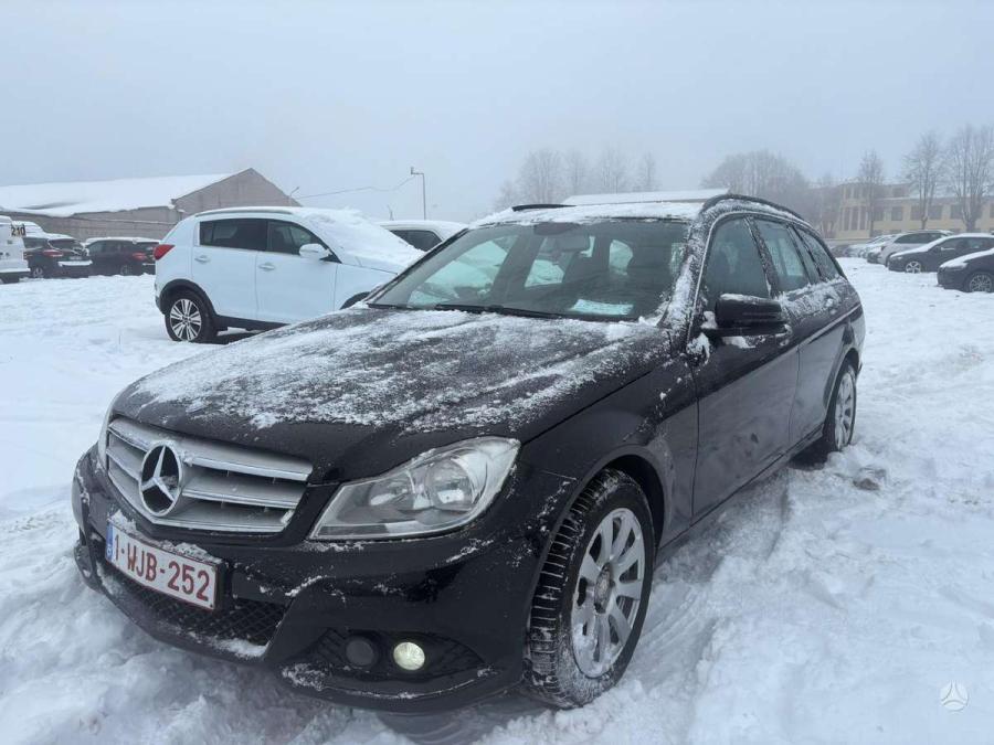 Black Mercedes-Benz C 180 2013 in Taurage, with an engine capacity of 2.14 L and mileage of 285 thousand km for 4200 €, photo 1 on AUTOMOTO.COM.LV