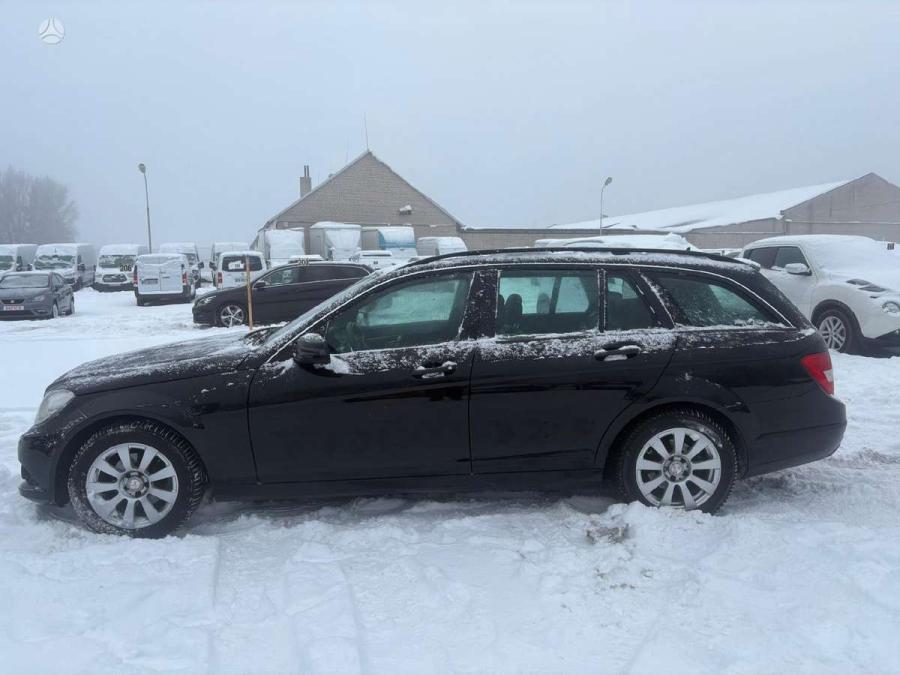 Black Mercedes-Benz C 180 2013 in Taurage, with an engine capacity of 2.14 L and mileage of 285 thousand km for 4200 €, photo 2 on AUTOMOTO.COM.LV