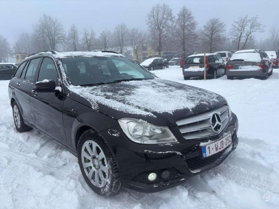 Black Mercedes-Benz C 180 2013 in Taurage, with an engine capacity of 2.14 L and mileage of 285 thousand km for 4200 €, photo 7 on AUTOMOTO.COM.LV