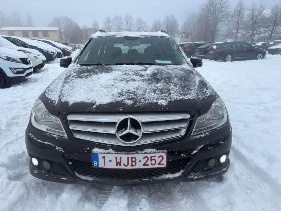 Black Mercedes-Benz C 180 2013 in Taurage, with an engine capacity of 2.14 L and mileage of 285 thousand km for 4200 €, photo 8 on AUTOMOTO.COM.LV