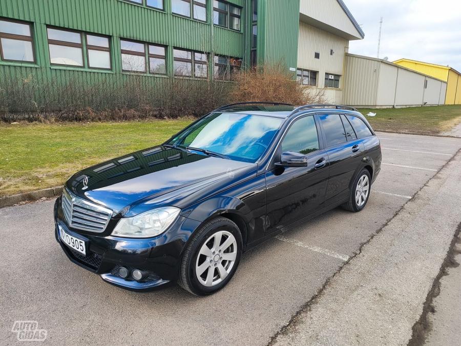 Melns Mercedes-Benz C 180 2013 Viļņa, ar dzinēja tilpumu 2.10 L un nobraukumu 332 tūkst. km par 3950 €, foto 1 vietnē AUTOMOTO.COM.LV