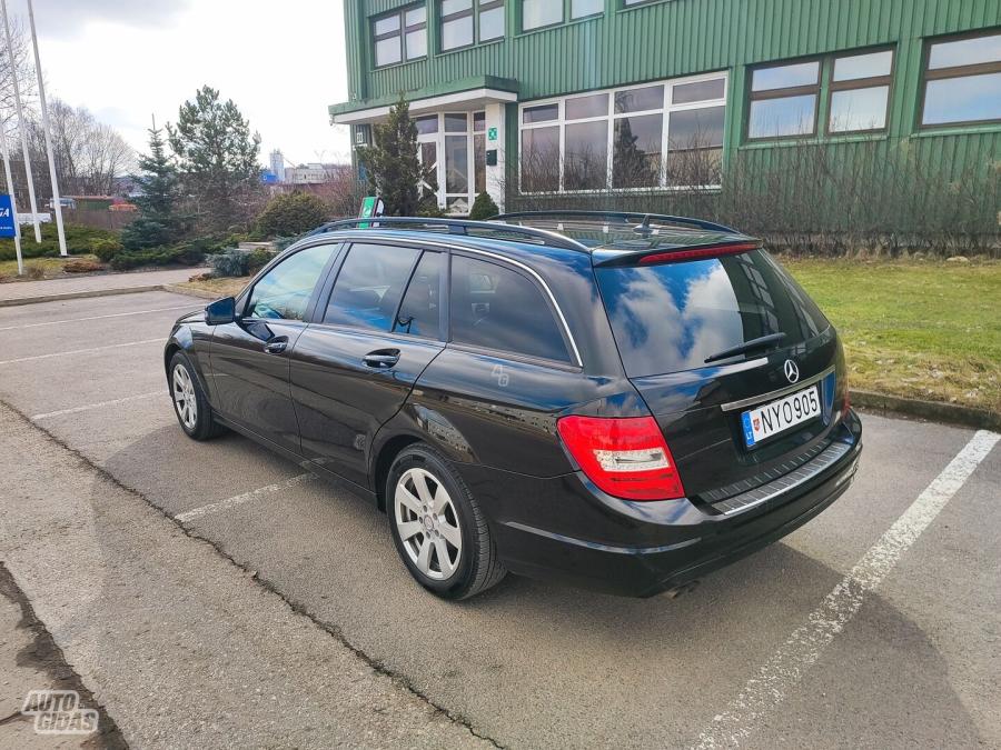 Melns Mercedes-Benz C 180 2013 Viļņa, ar dzinēja tilpumu 2.10 L un nobraukumu 332 tūkst. km par 3950 €, foto 2 vietnē AUTOMOTO.COM.LV