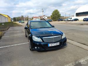 Melns Mercedes-Benz C 180 2013 Viļņa, ar dzinēja tilpumu 2.10 L un nobraukumu 332 tūkst. km par 3950 €, foto 5 vietnē AUTOMOTO.COM.LV