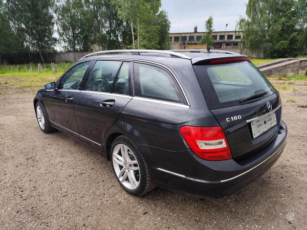 Black Mercedes-Benz C 180 2013 in Pakruojis, with an engine capacity of 2.14 L and mileage of 150 thousand km for 5300 €, photo 3 on AUTOMOTO.COM.LV