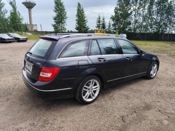Black Mercedes-Benz C 180 2013 in Pakruojis, with an engine capacity of 2.14 L and mileage of 150 thousand km for 5300 €, photo 4 on AUTOMOTO.COM.LV