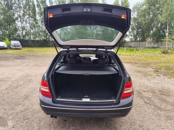 Black Mercedes-Benz C 180 2013 in Pakruojis, with an engine capacity of 2.14 L and mileage of 150 thousand km for 5300 €, photo 9 on AUTOMOTO.COM.LV