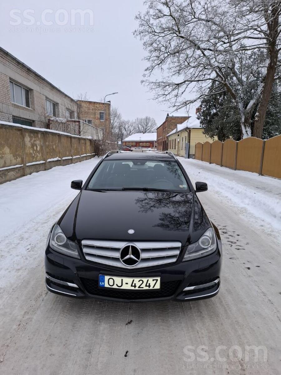 Black Mercedes-Benz C 180 2014 in Jelgava, with an engine capacity of 2.20 L and mileage of 347 thousand km for 7200 €, photo 1 on AUTOMOTO.COM.LV