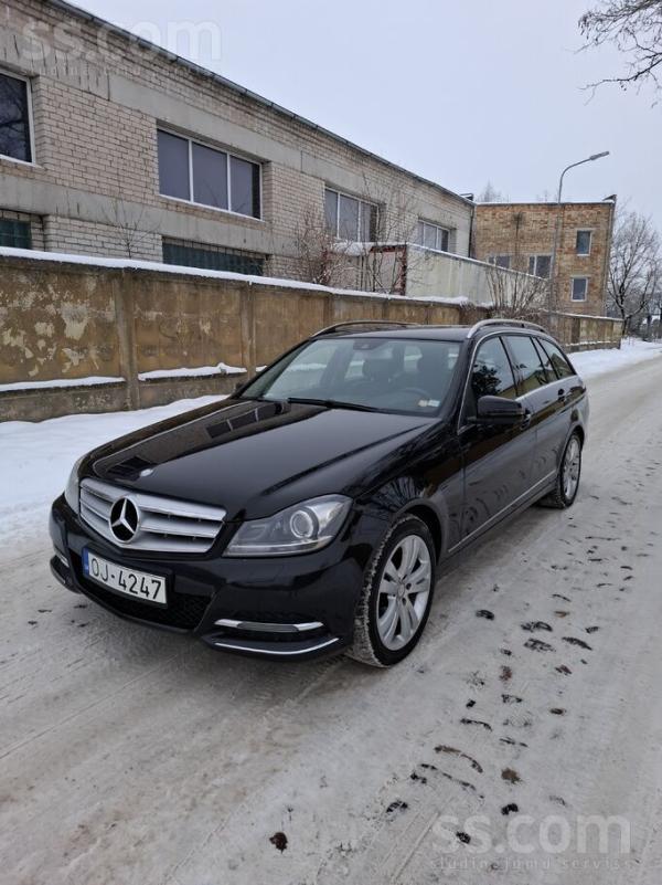Black Mercedes-Benz C 180 2014 in Jelgava, with an engine capacity of 2.20 L and mileage of 347 thousand km for 7200 €, photo 2 on AUTOMOTO.COM.LV