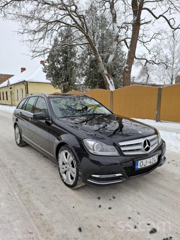 Black Mercedes-Benz C 180 2014 in Jelgava, with an engine capacity of 2.20 L and mileage of 347 thousand km for 7200 €, photo 3 on AUTOMOTO.COM.LV