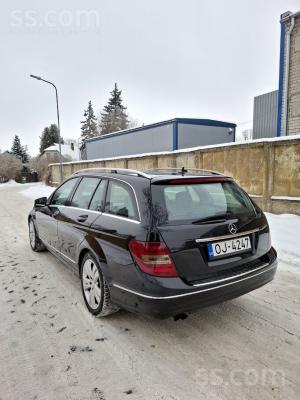 Black Mercedes-Benz C 180 2014 in Jelgava, with an engine capacity of 2.20 L and mileage of 347 thousand km for 7200 €, photo 4 on AUTOMOTO.COM.LV
