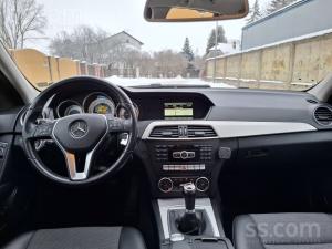 Black Mercedes-Benz C 180 2014 in Jelgava, with an engine capacity of 2.20 L and mileage of 347 thousand km for 7200 €, photo 17 on AUTOMOTO.COM.LV