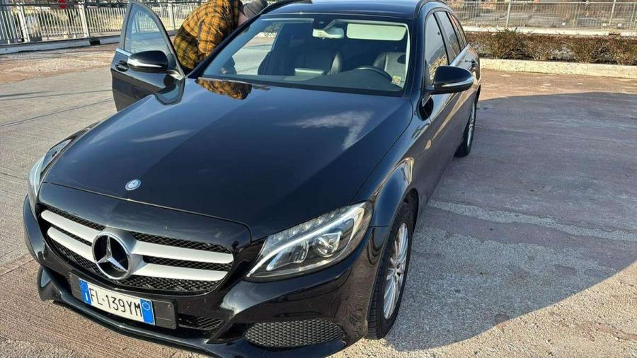Black Mercedes-Benz C 180 2015 in Siauliai, with an engine capacity of 1.60 L and mileage of 249 thousand km for 7500 €, photo 1 on AUTOMOTO.COM.LV
