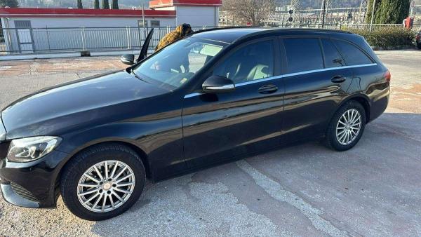 Black Mercedes-Benz C 180 2015 in Siauliai, with an engine capacity of 1.60 L and mileage of 249 thousand km for 7500 €, photo 2 on AUTOMOTO.COM.LV