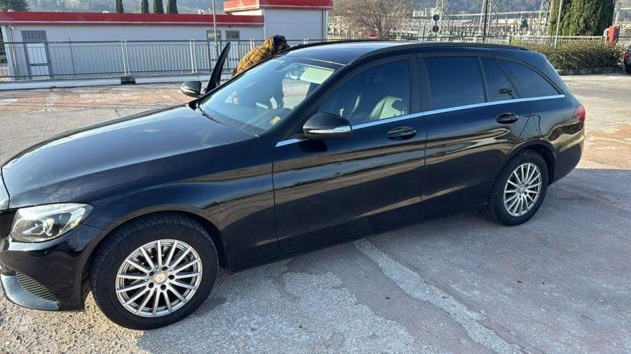 Black Mercedes-Benz C 180 2015 in Siauliai, with an engine capacity of 1.60 L and mileage of 249 thousand km for 7500 €, photo 2 on AUTOMOTO.COM.LV