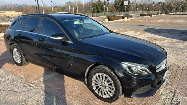 Black Mercedes-Benz C 180 2015 in Siauliai, with an engine capacity of 1.60 L and mileage of 249 thousand km for 7500 €, photo 3 on AUTOMOTO.COM.LV