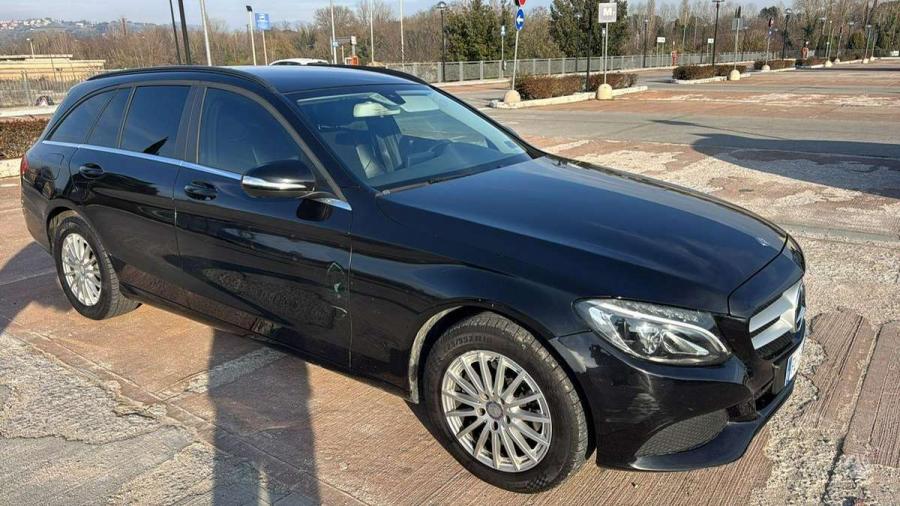 Black Mercedes-Benz C 180 2015 in Siauliai, with an engine capacity of 1.60 L and mileage of 249 thousand km for 7500 €, photo 3 on AUTOMOTO.COM.LV