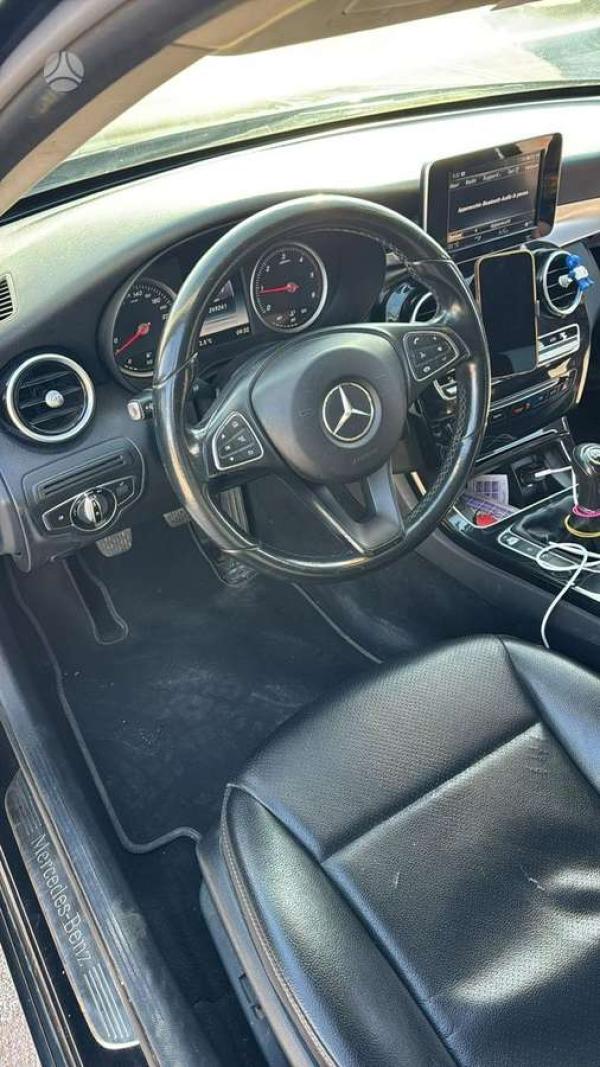 Black Mercedes-Benz C 180 2015 in Siauliai, with an engine capacity of 1.60 L and mileage of 249 thousand km for 7500 €, photo 8 on AUTOMOTO.COM.LV