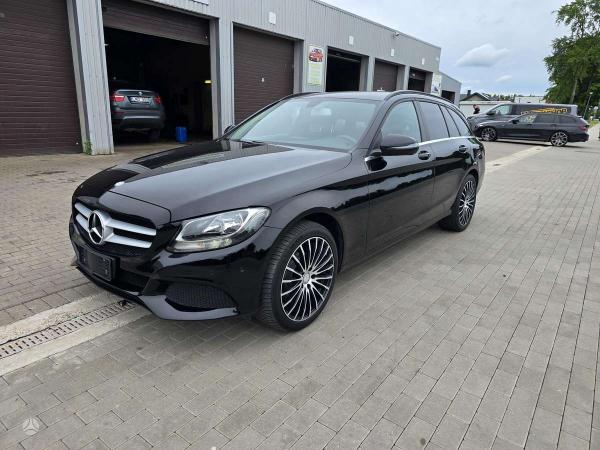 Black Mercedes-Benz C 180 2015 in Kaunas, with an engine capacity of 1.50 L and mileage of 160 thousand km for 9800 €, photo 2 on AUTOMOTO.COM.LV